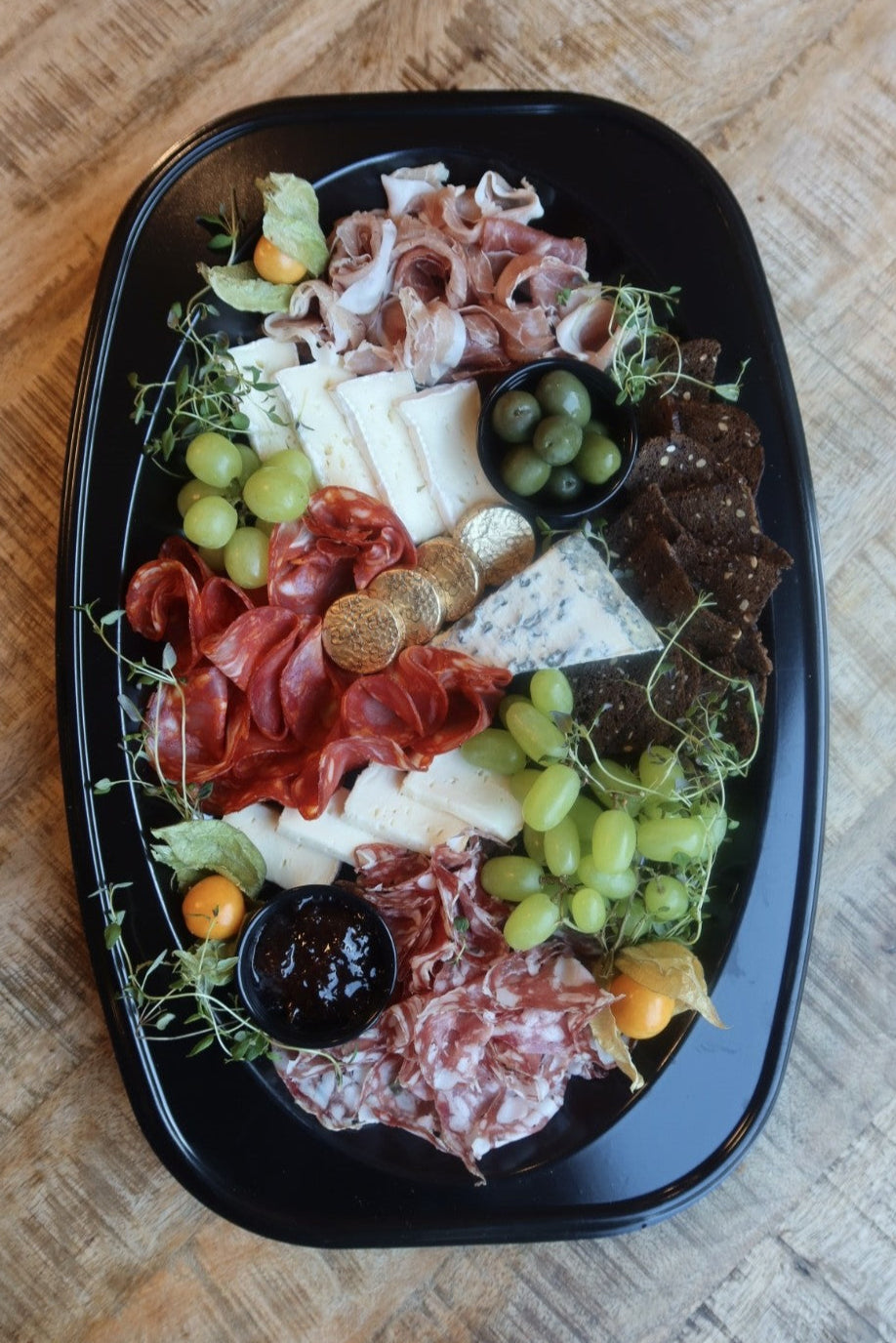 Ost- & Charkbricka – Maxi Nacka Catering